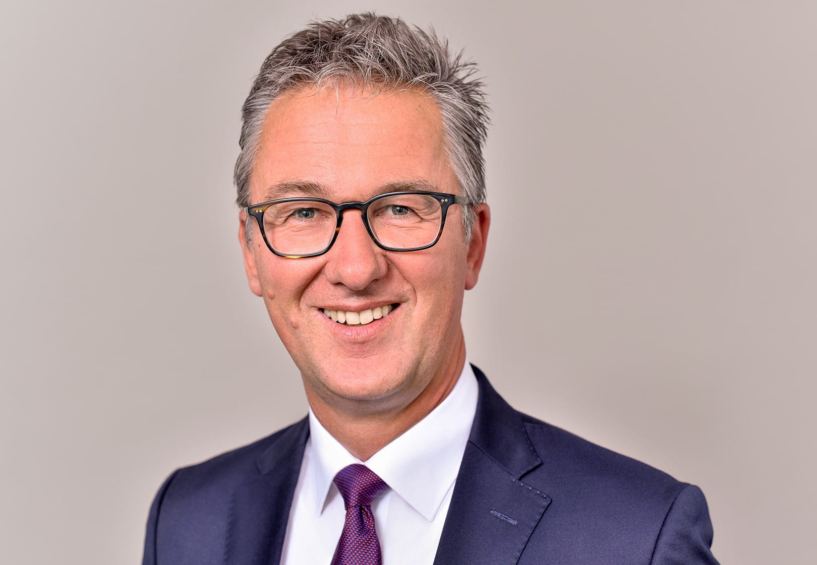 Verwunderlich Phillip F Berater Bilder